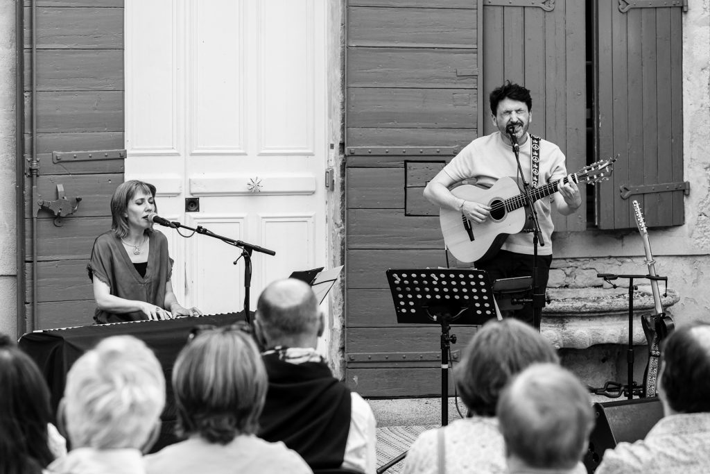 www.liza-music.com – Songs by Liza l'Occitane